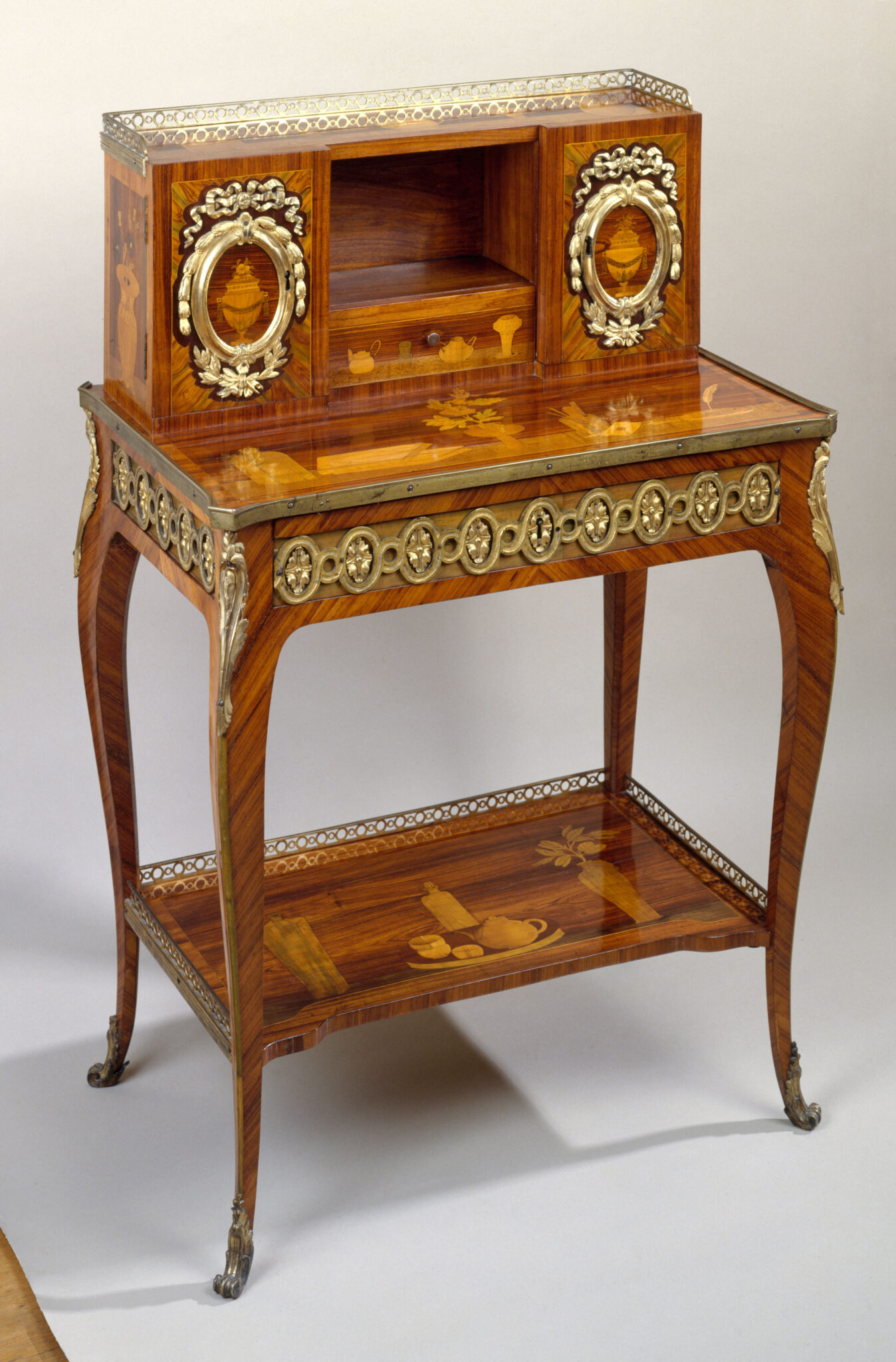 Bureaux, bonheur-du-jour, secrétaire (Transition) – Histoire du Mobilier