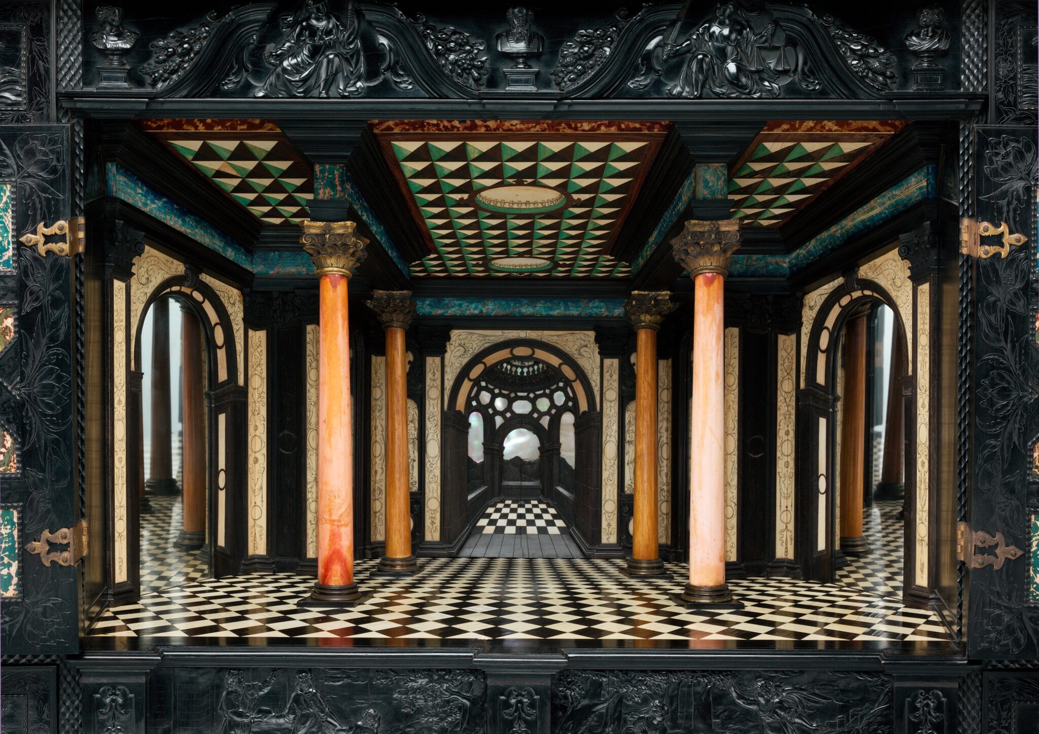 La révolution de l’ébénisterie : le cabinet, un nouveau meuble pour une ...